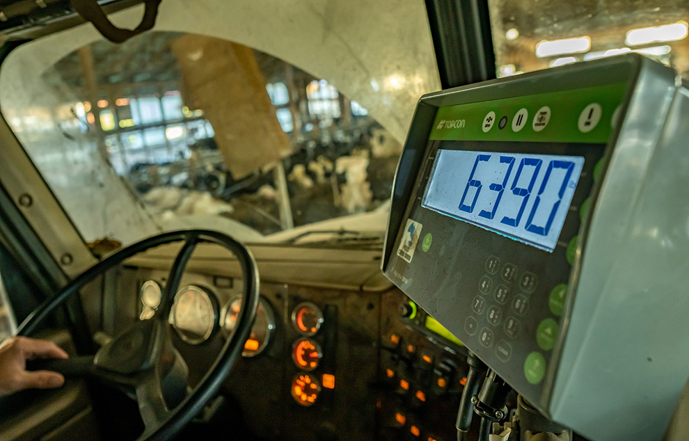 Feed production software for livestock and dairy operations